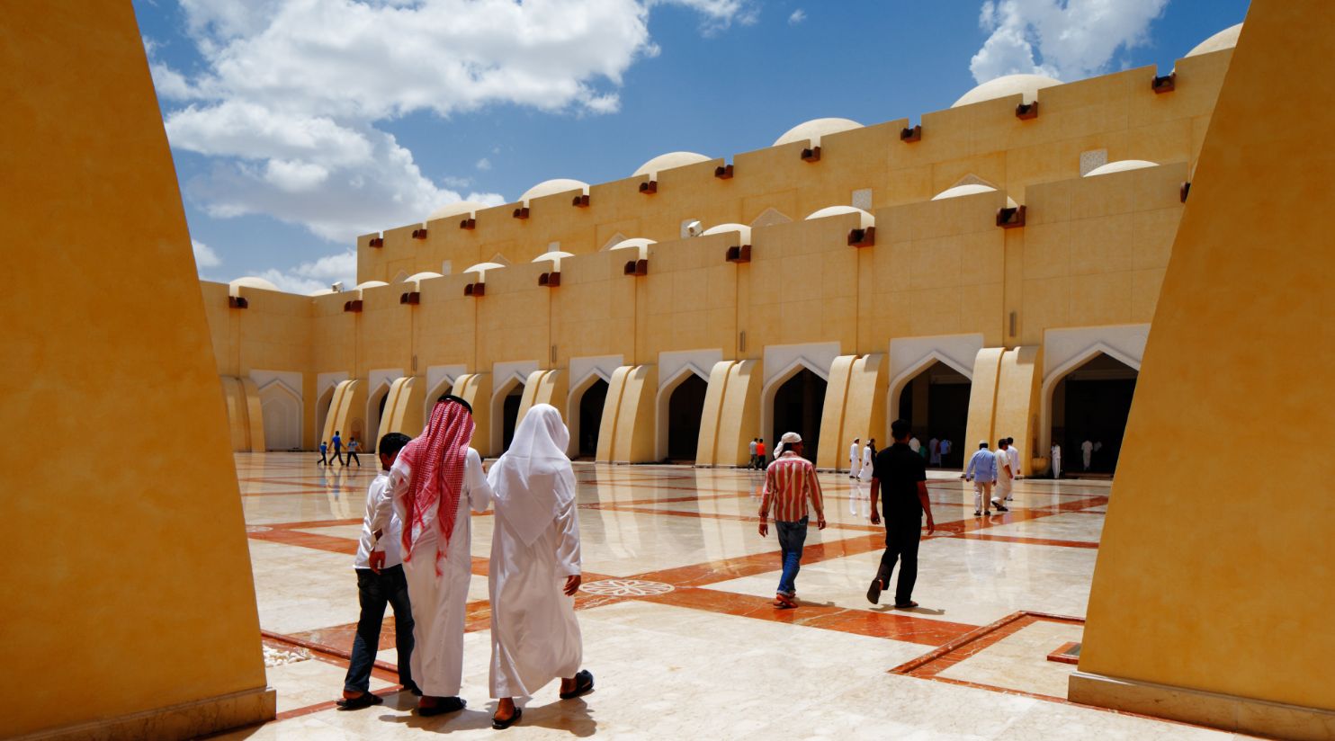 More than 2,000 mosques in Qatar to welcome worshippers during Ramadan ...