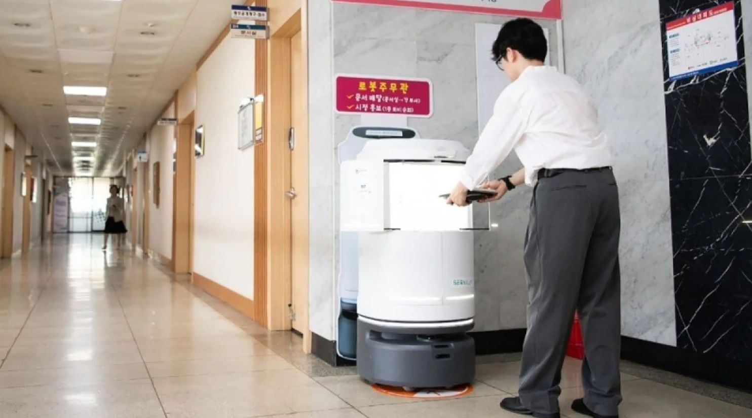 Robot commits suicide after a year of working a 9 to 6 job | Qatar Living